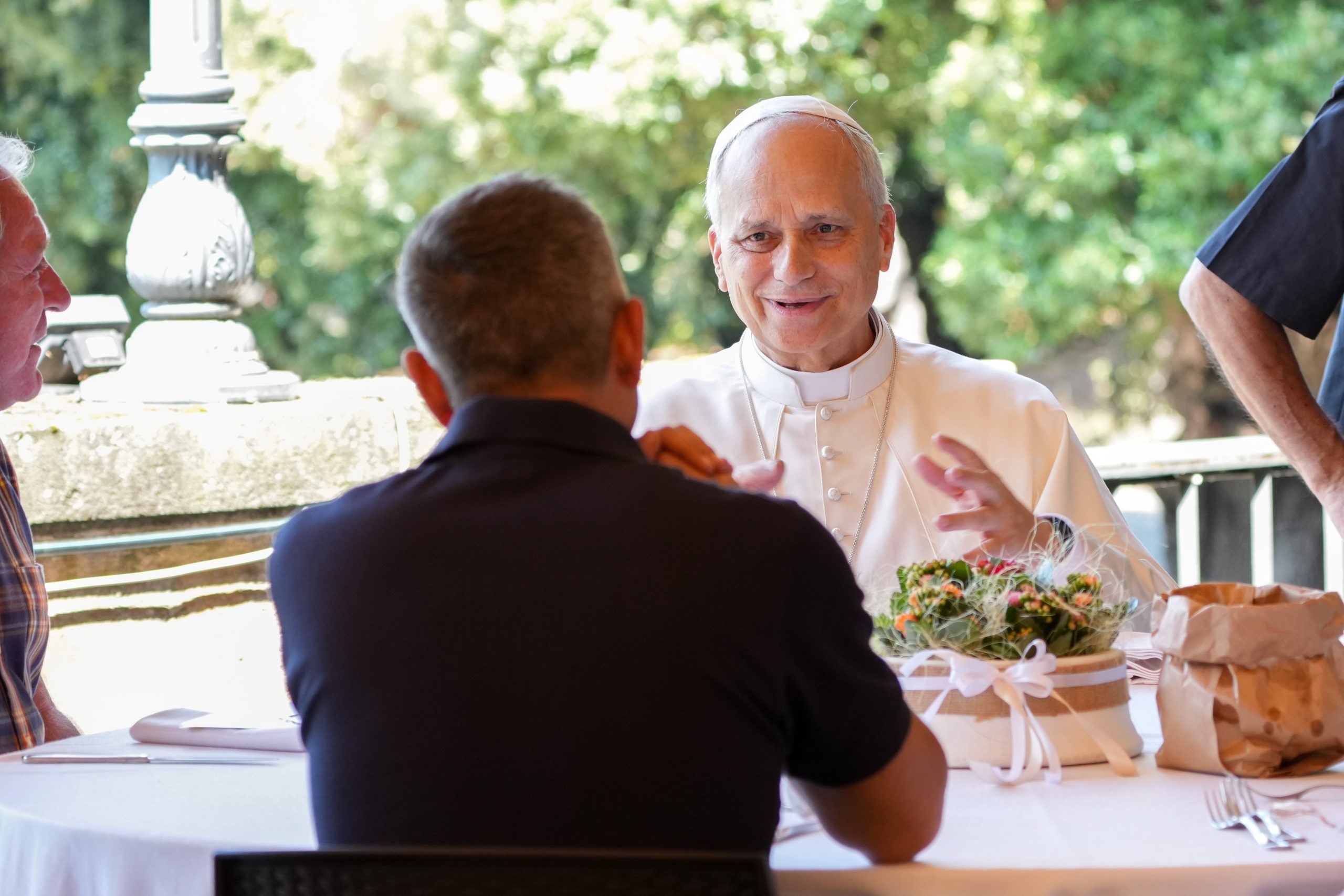 Burn with 'fire' of God's love, pope says at Mass and lunch with the ...