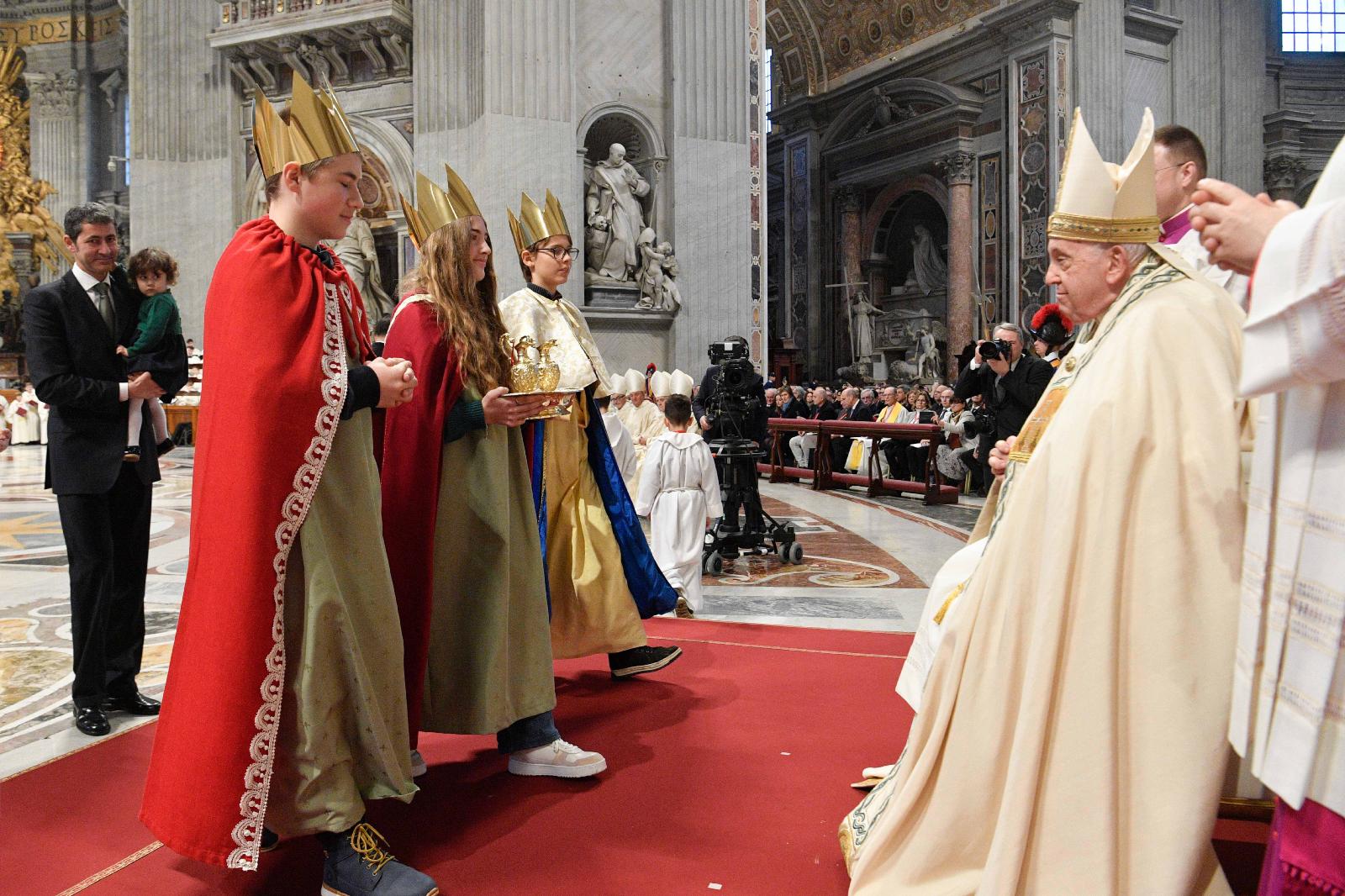 Church and world must 'respect, defend, esteem' women, pope says - The ...